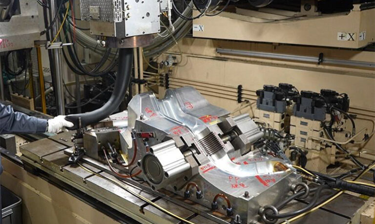 ダイレクトブロー成形・3次元多層ブロー成形の違いとは？「ブロー成形」の進化を徹底解説！ | MFG Hack